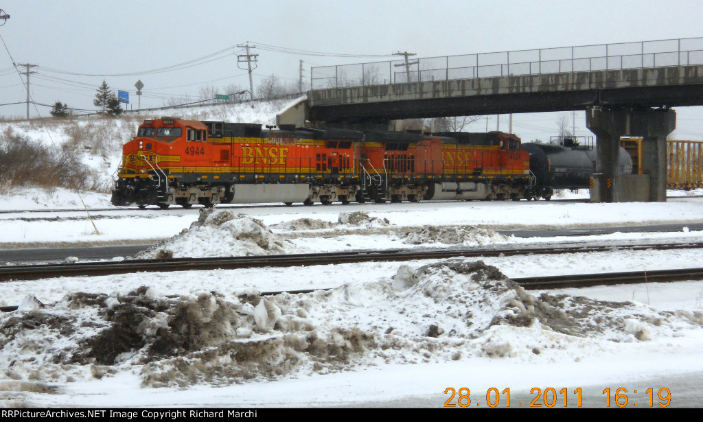 BNSF 4944